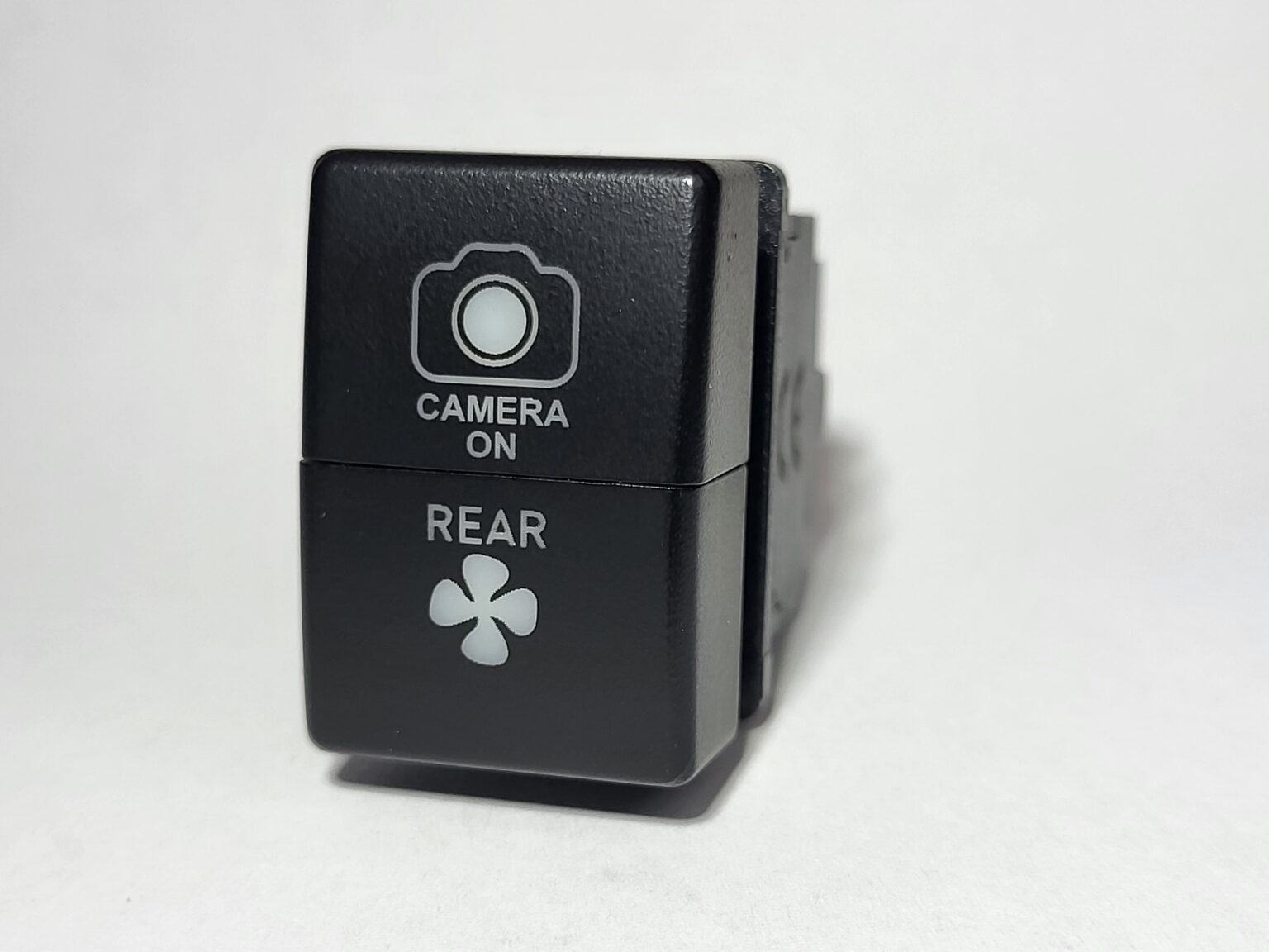 Dual Switches Suitable for 2nd Gen MU-X - Trac Electronics